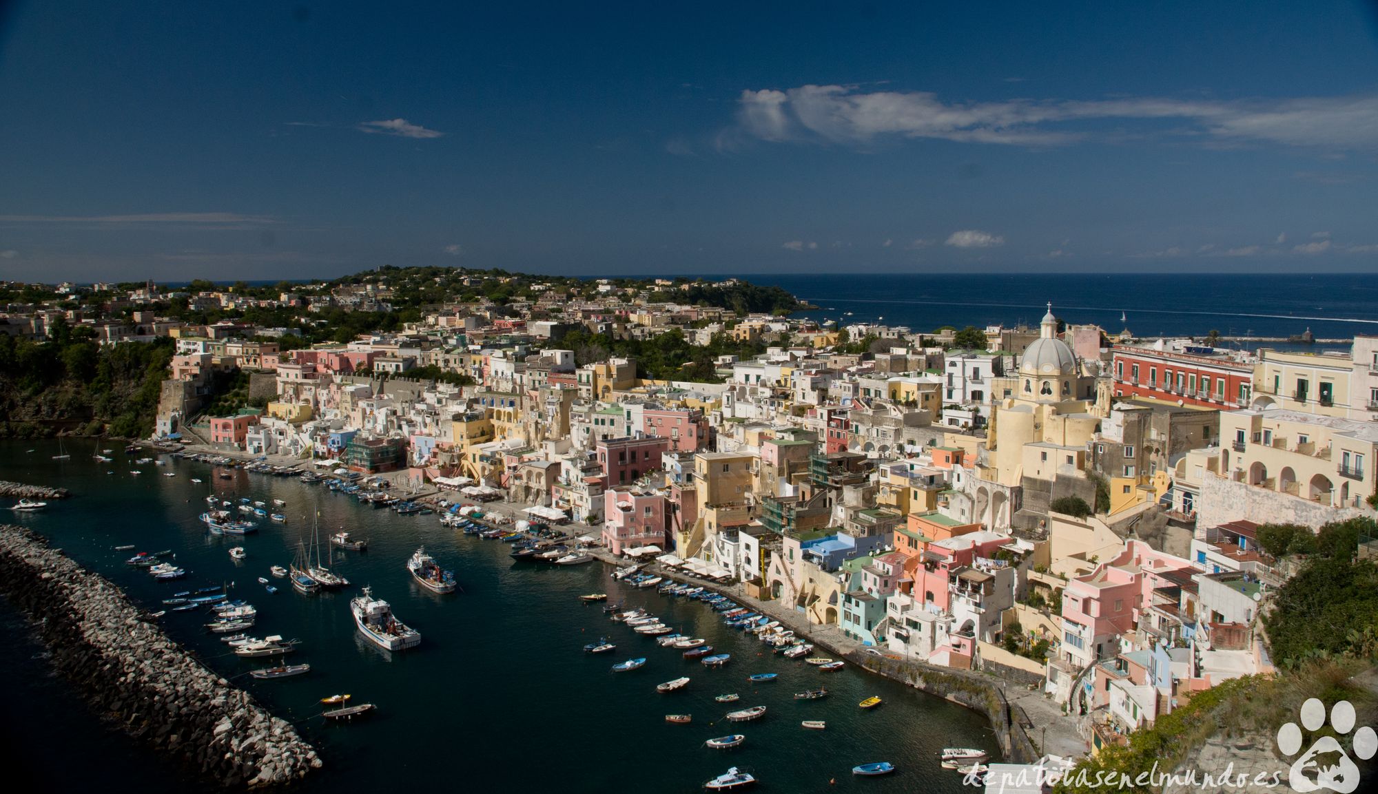 Procida, una isla de color – De patitas en el mundo